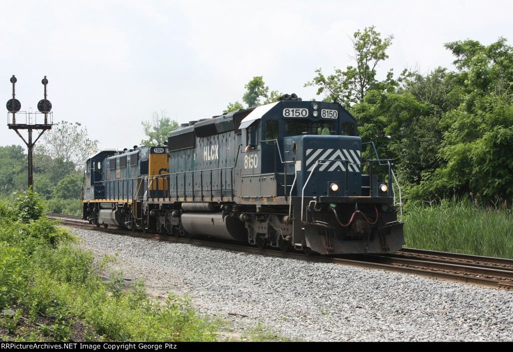 HLCX 8160 and train D777